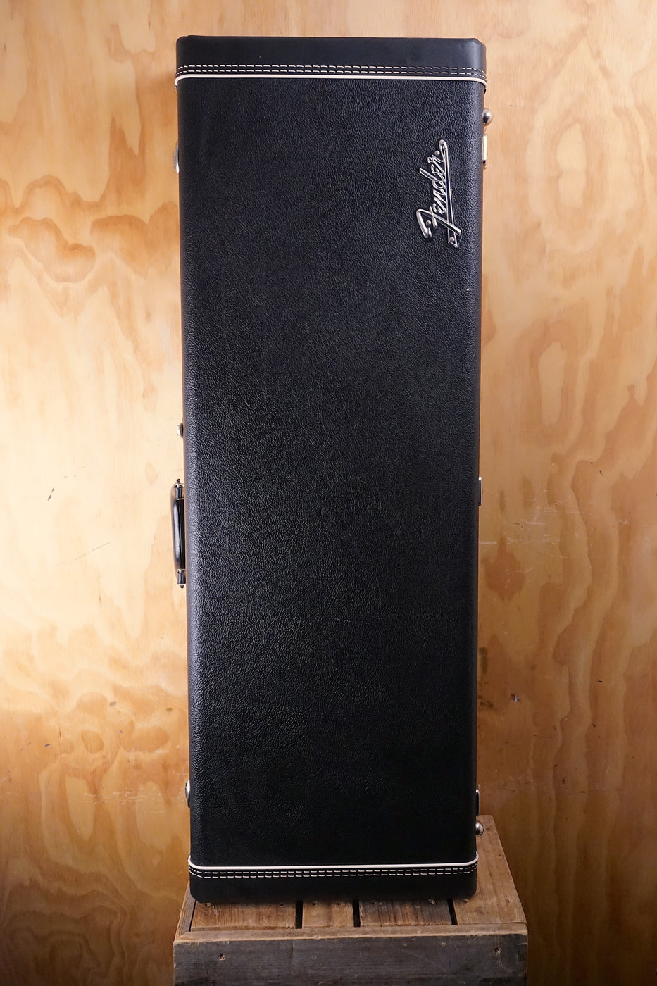 Fender Classic Series Left‑Handed Case in Black, (Used) — Fair Deal Music