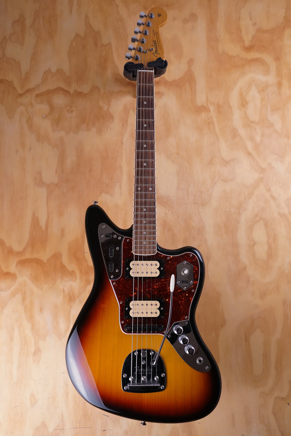 Fender Kurt Cobain Jaguar NOS - 3‑Tone Sunburst with Rosewood Fingerbo ...