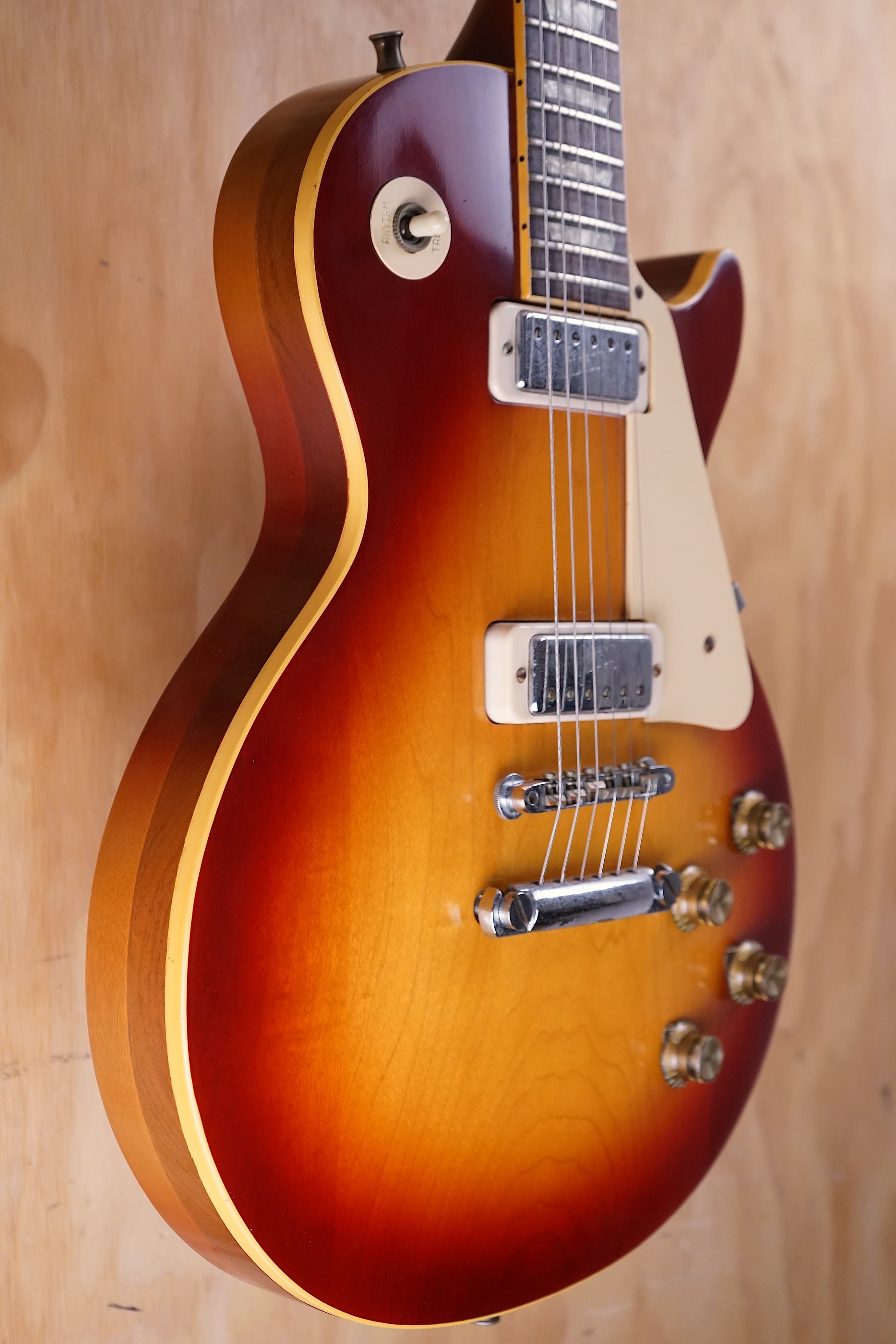 1972 Gibson Les Paul Deluxe in Cherry Sunburst, (Used) — Fair Deal Music